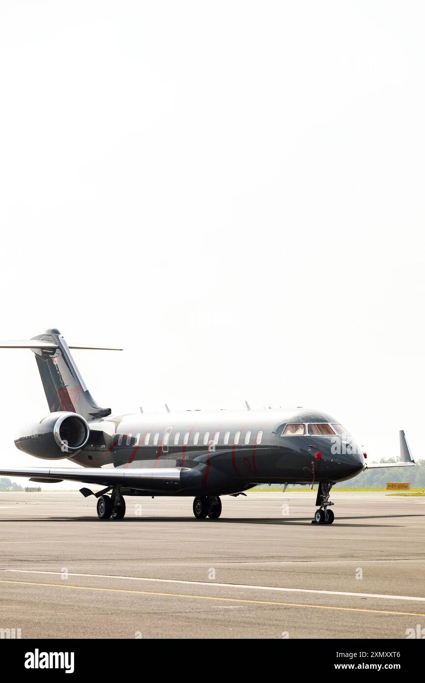 Bombardier Global Express XRS at Biarritz airport Stock Photo - Alamy