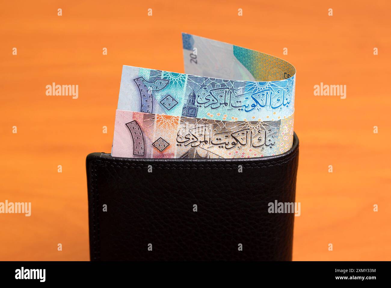 Kuwaiti currency hi-res stock photography and images - Alamy