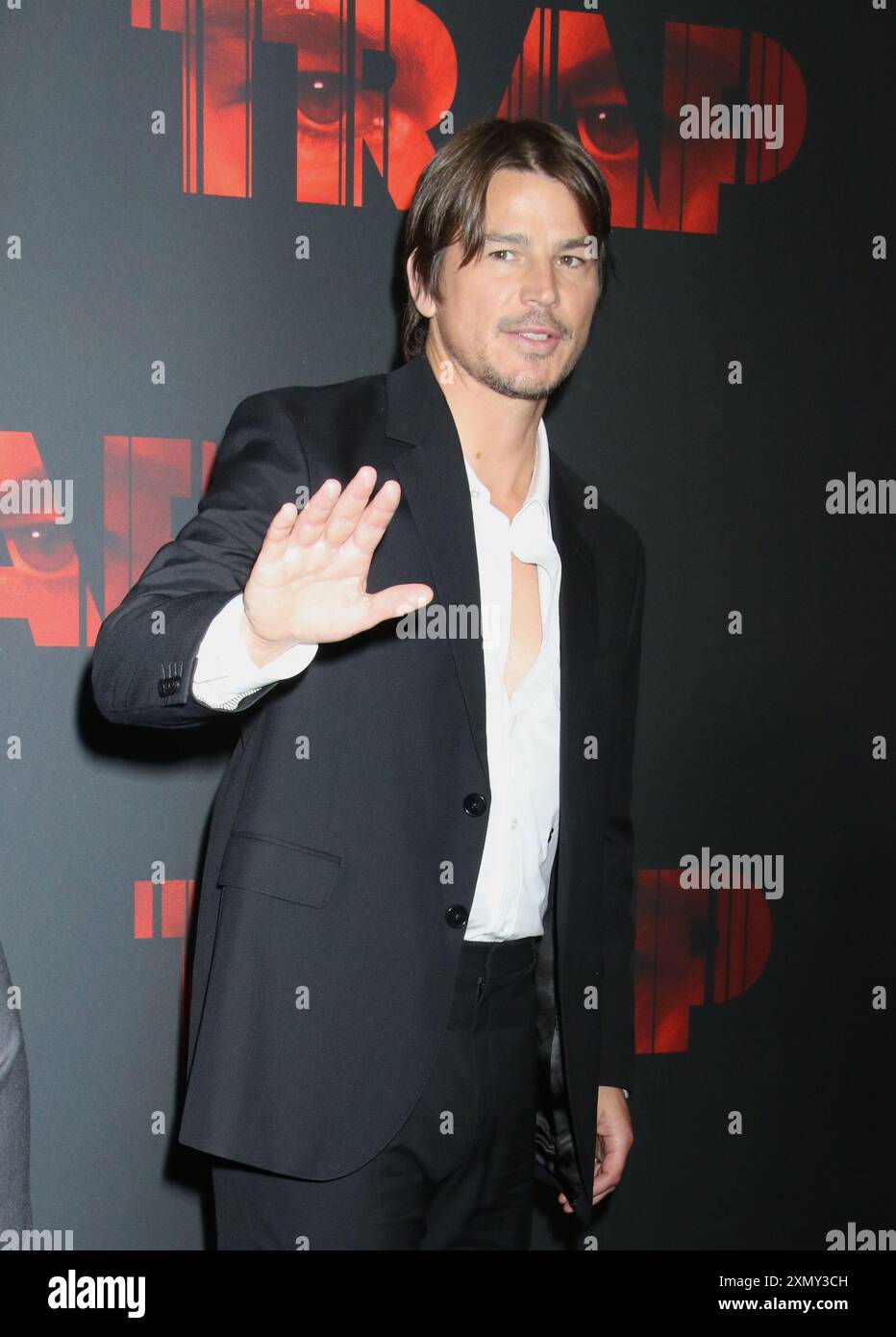 Josh Hartnett attend Warner Bros, Entertainment presents World Premiere ...