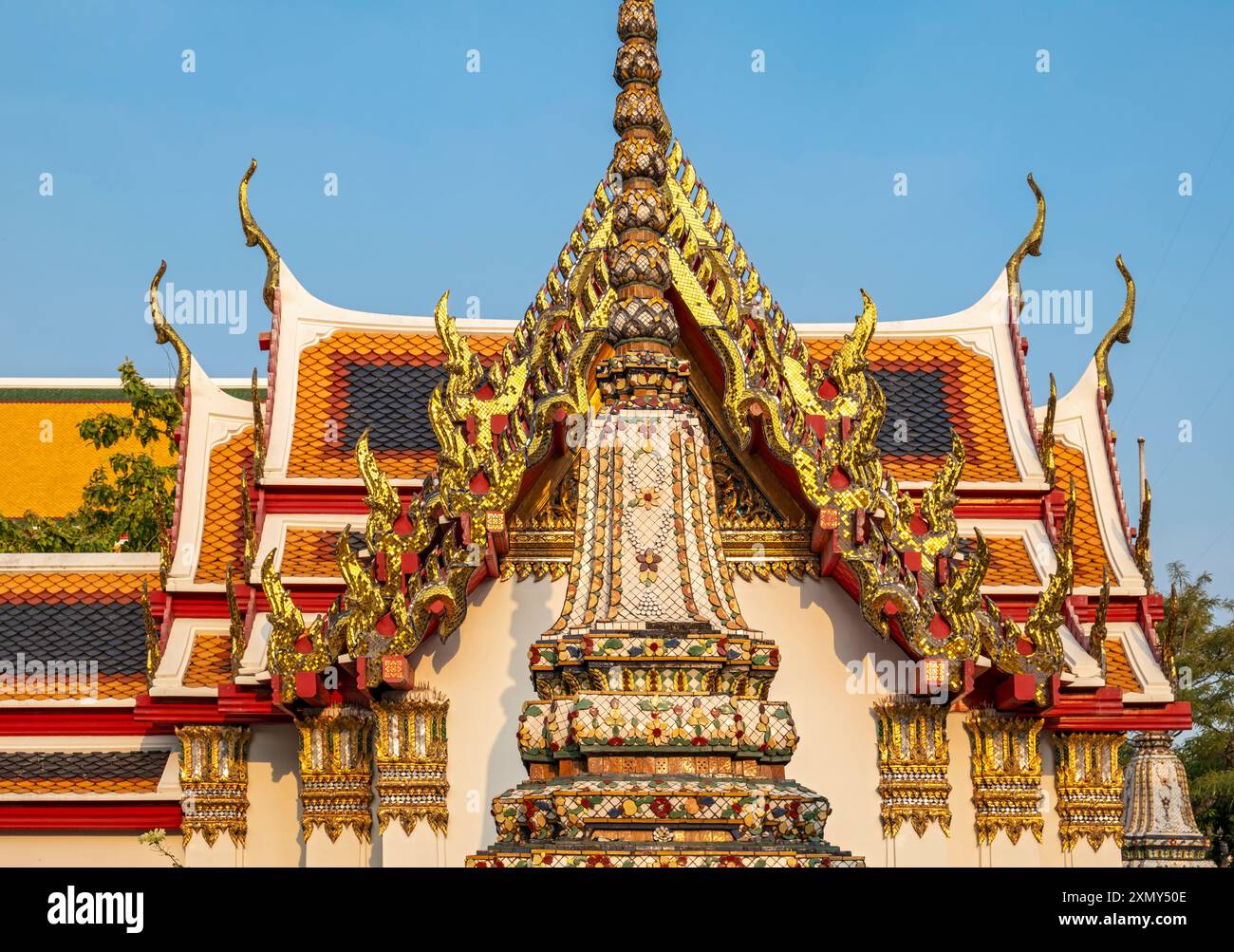 Wat po temple complex hi-res stock photography and images - Alamy