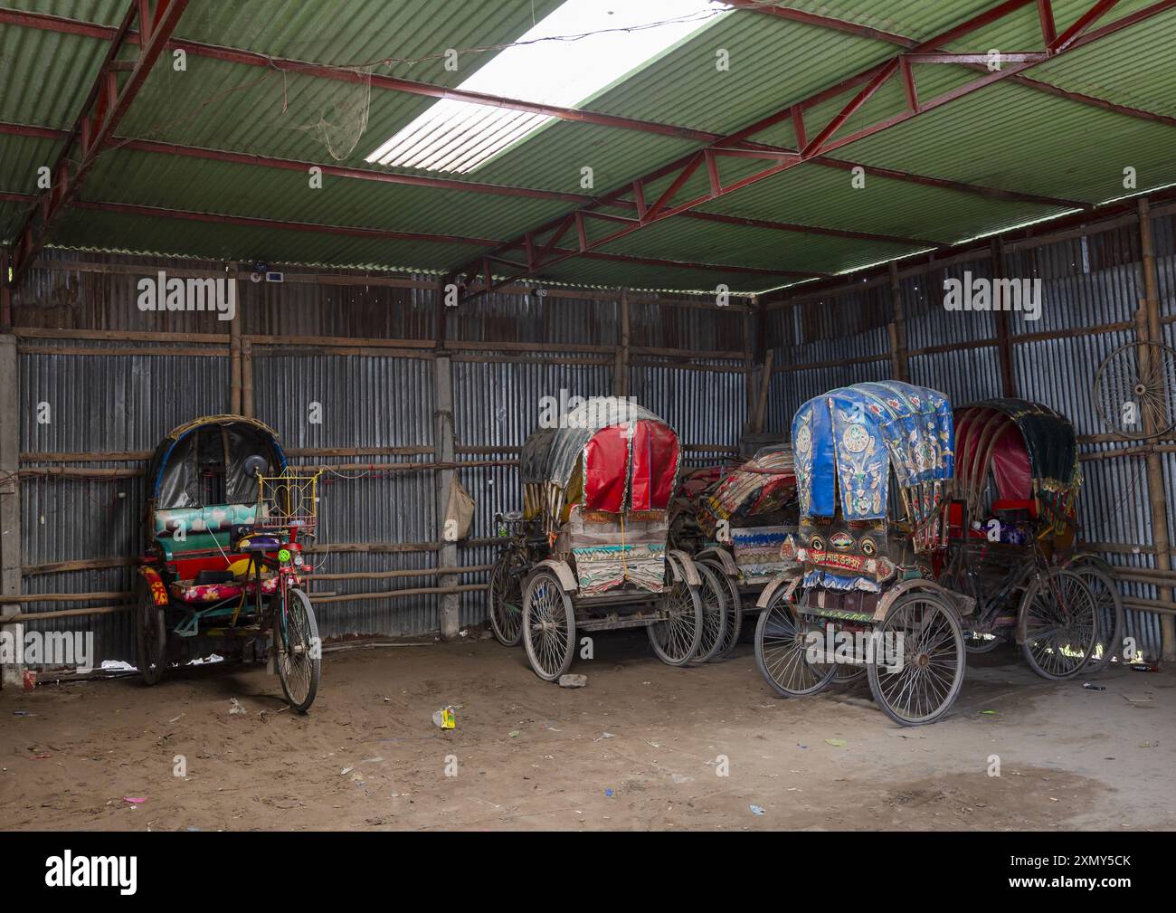Auto rickshaw bangladesh hi-res stock photography and images - Alamy