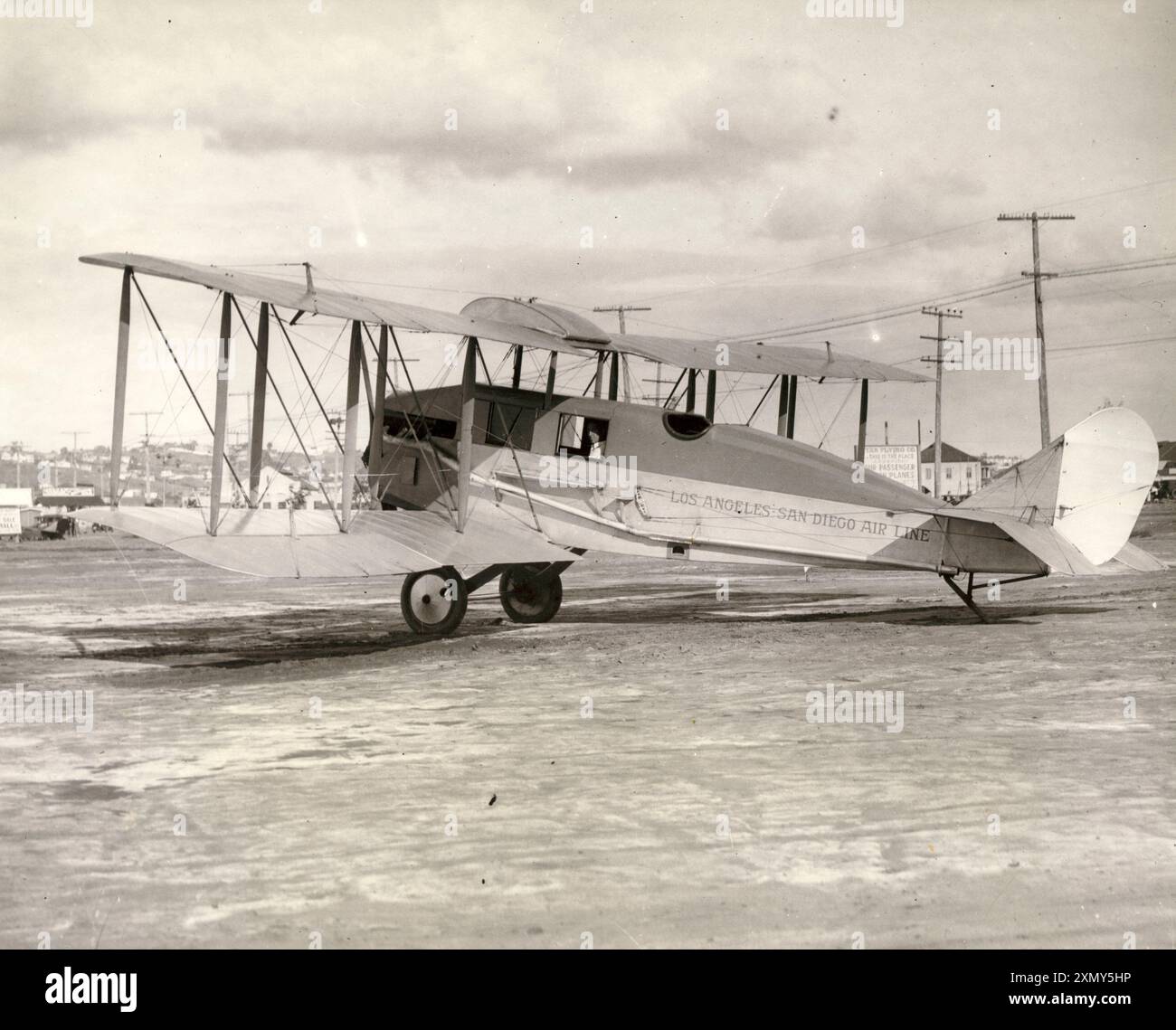 Standard plane hi-res stock photography and images - Alamy