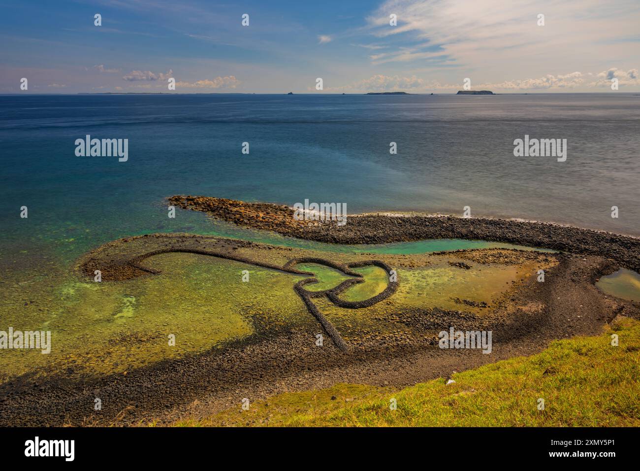 Twin Hearts Stone Weir on the Qimei island Stock Photo - Alamy