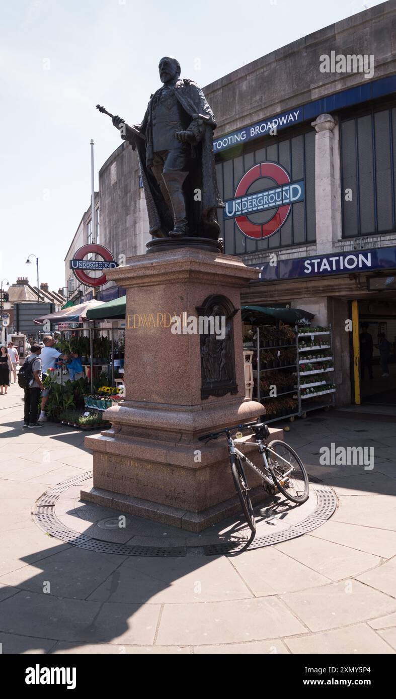 King Edward VII statue outside Tooting Broadway Underground station ...