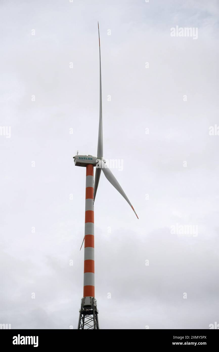 Towering white wind turbine stands hi-res stock photography and images ...