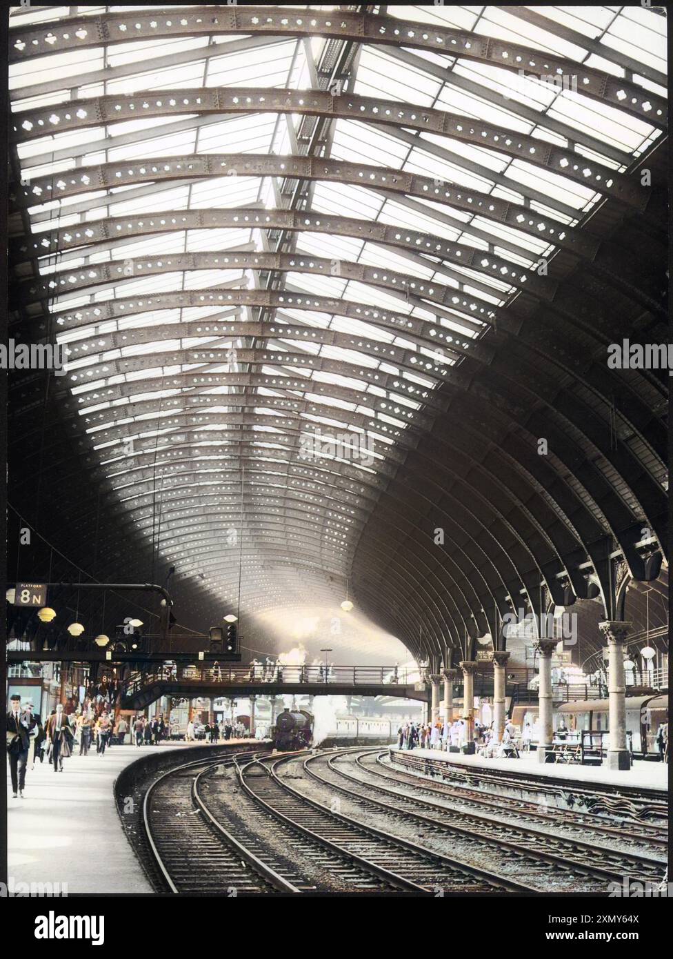 York railway station hi-res stock photography and images - Alamy