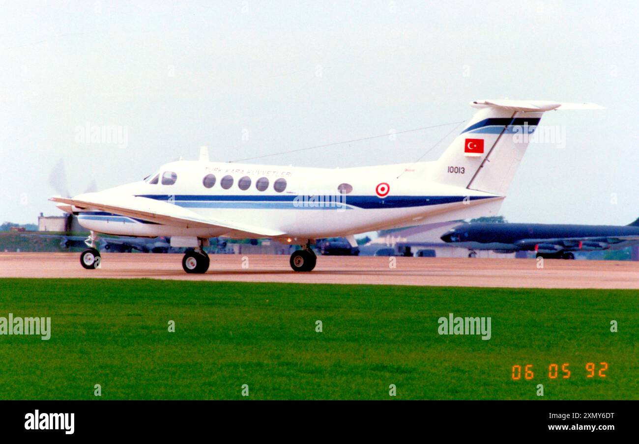 Beech 200 Super King Air 10013 Stock Photo - Alamy