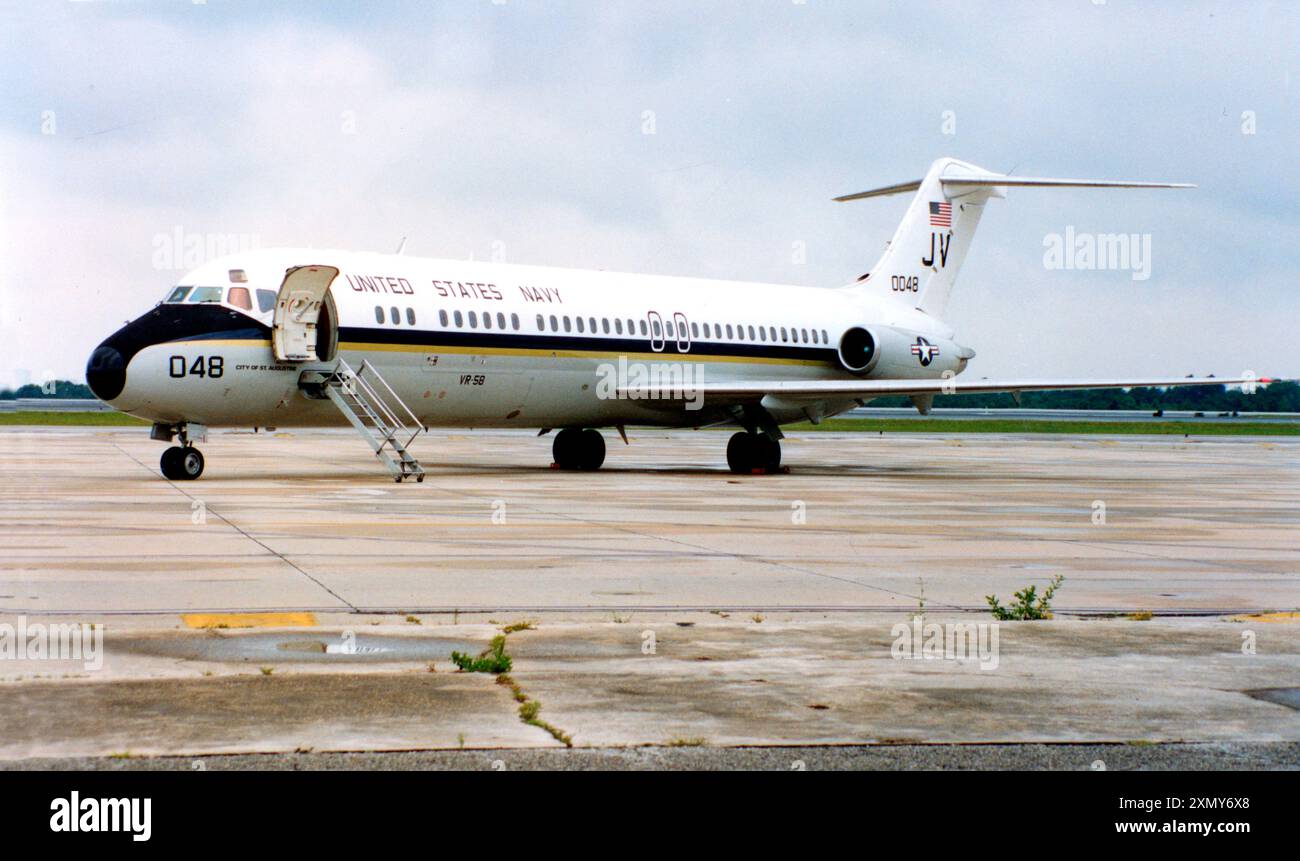 Mcdonnell douglas c 9b hi-res stock photography and images - Alamy