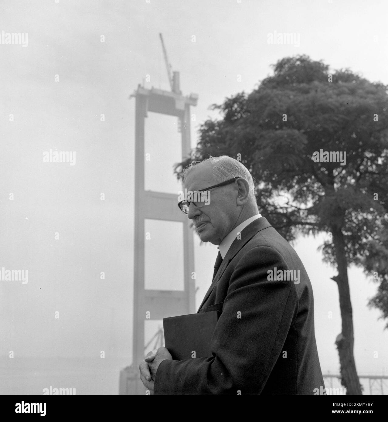 Building the Severn Bridge Stock Photo - Alamy