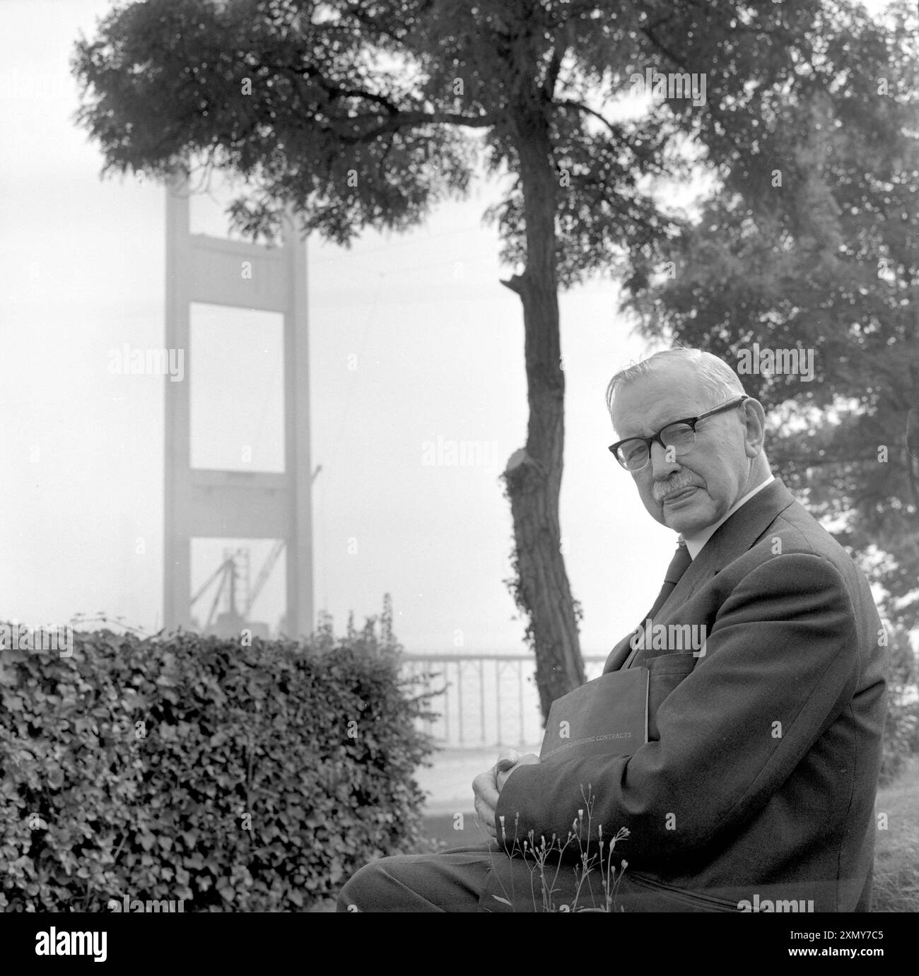 Building the Severn Bridge Stock Photo - Alamy