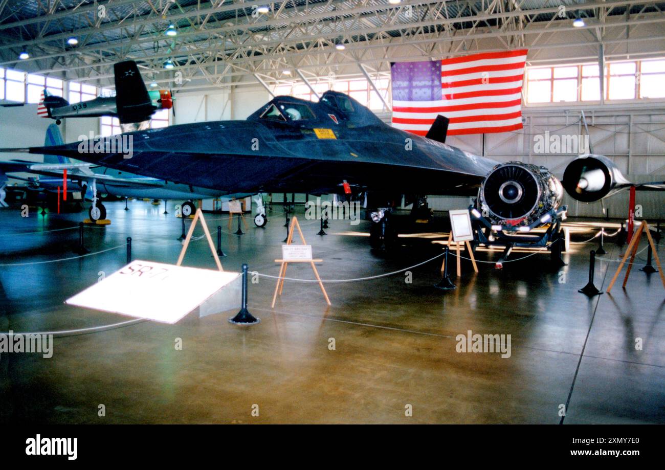 Lockheed sr 71 blackbird aircraft hi-res stock photography and images ...
