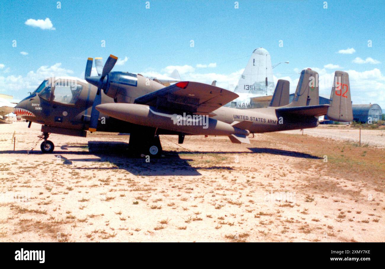 Grumman OV-1C Mohawk 61-2724 'Dirty Dawg' Stock Photo - Alamy
