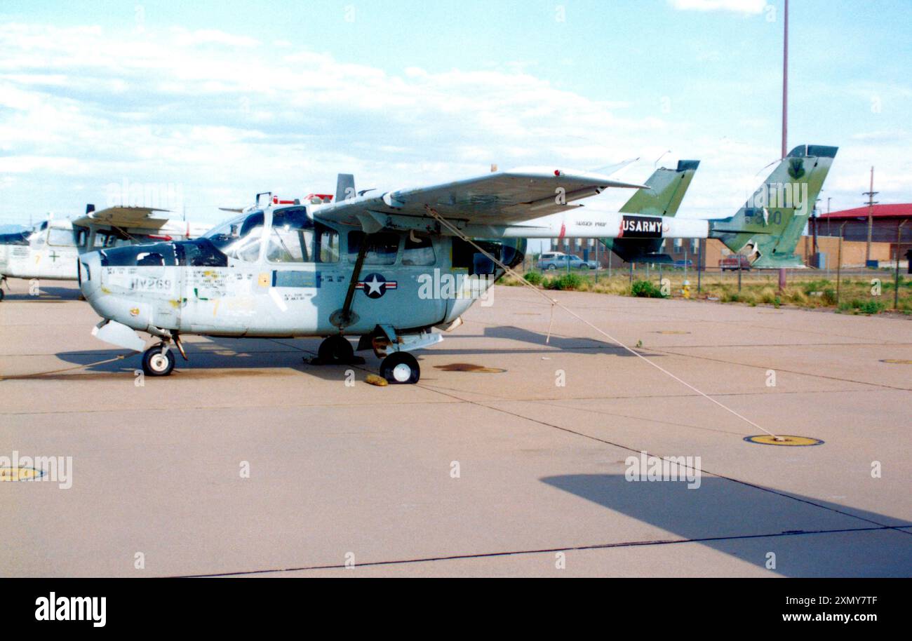 Cessna o 2a hi-res stock photography and images - Alamy
