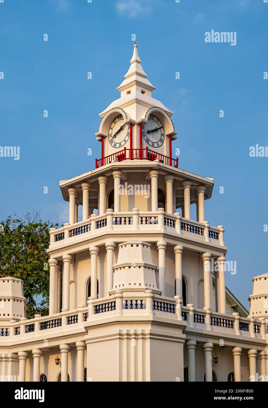 Royal clock hi-res stock photography and images - Alamy