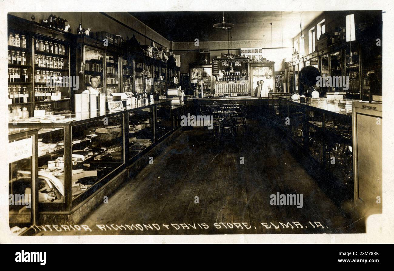 Pharmacy usa counter interior hi-res stock photography and images - Alamy