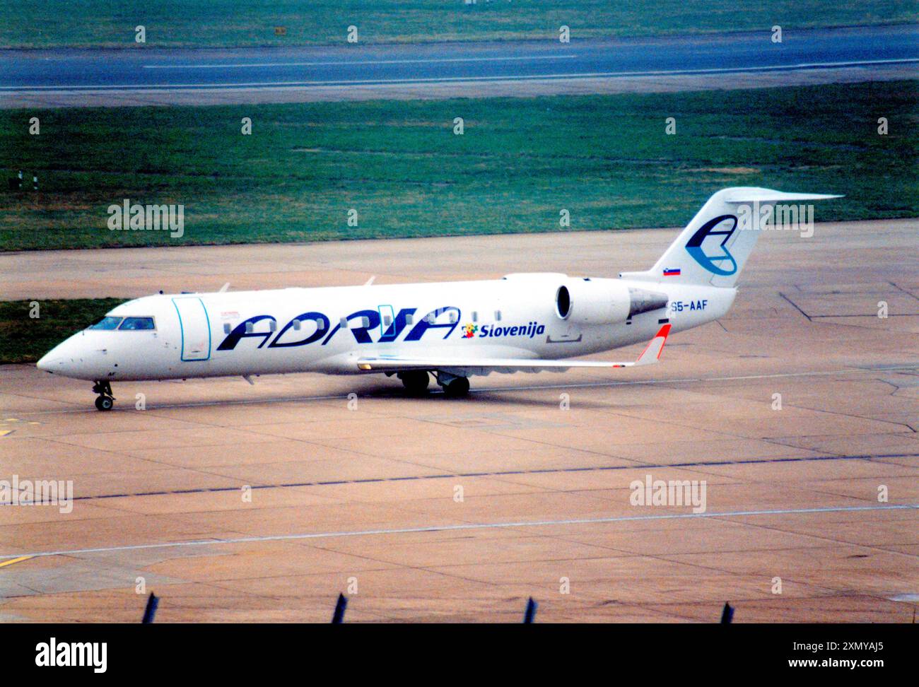 Crj 200 hi-res stock photography and images - Alamy