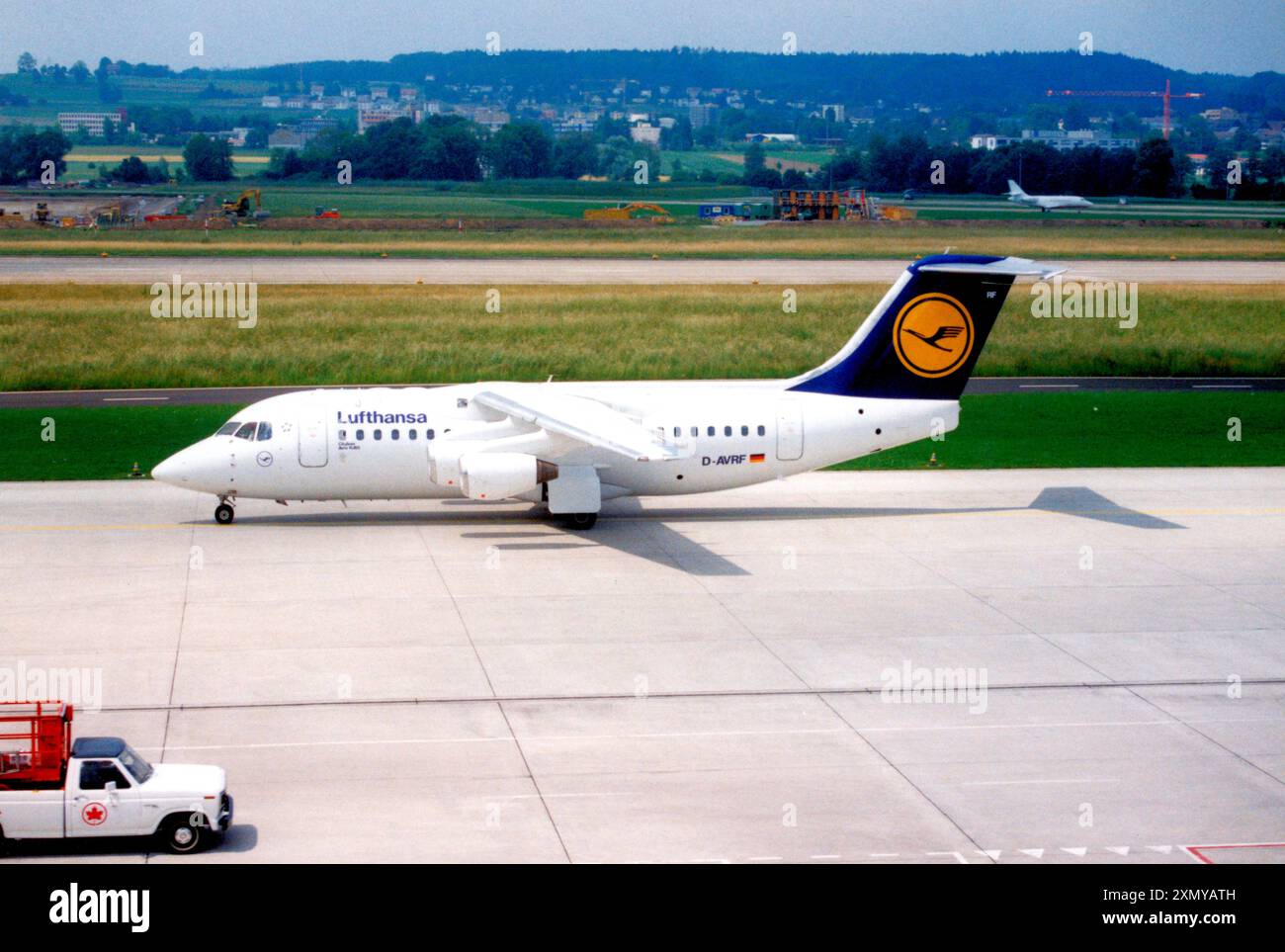 Avro rj85 hi-res stock photography and images - Alamy