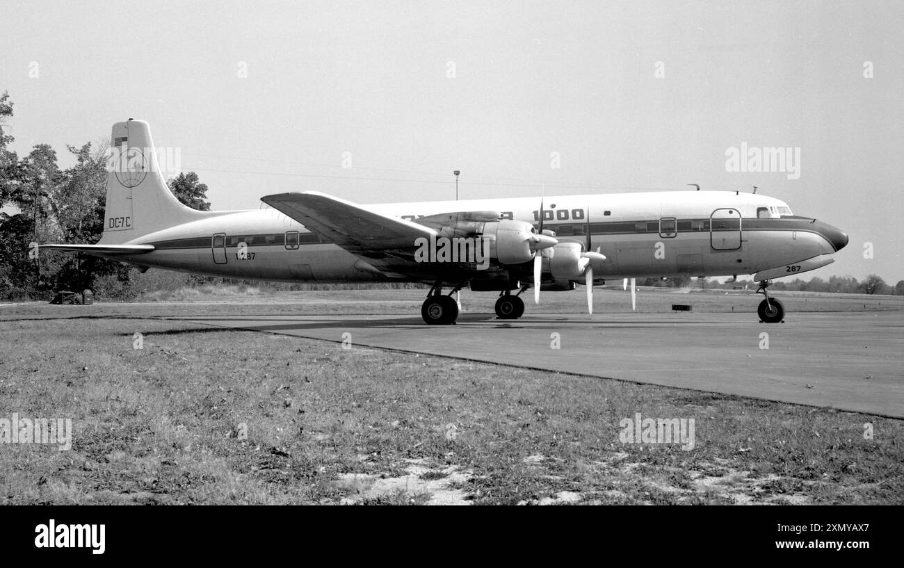 Douglas DC-7C N287 (msn 45206), of Voyager 1000, an Indianapolis-based ...