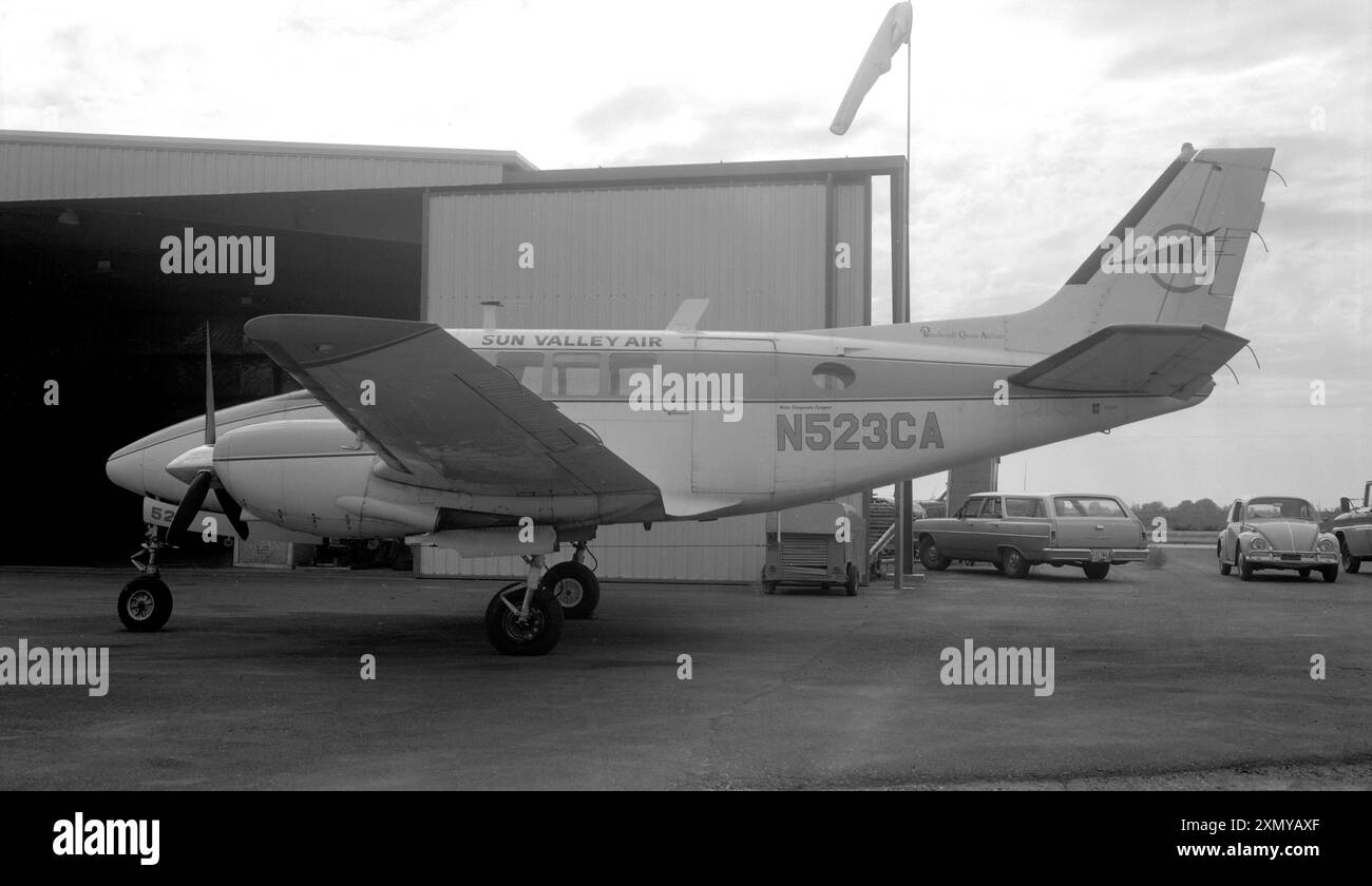 Beechcraft 65 Queen Air N523CA Stock Photo - Alamy