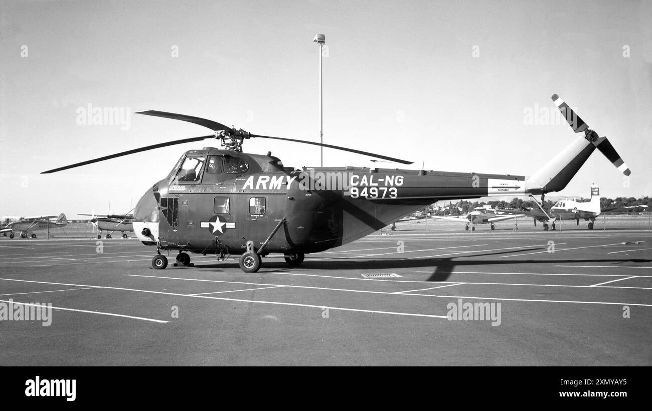 Sikorsky h 19d hi-res stock photography and images - Alamy