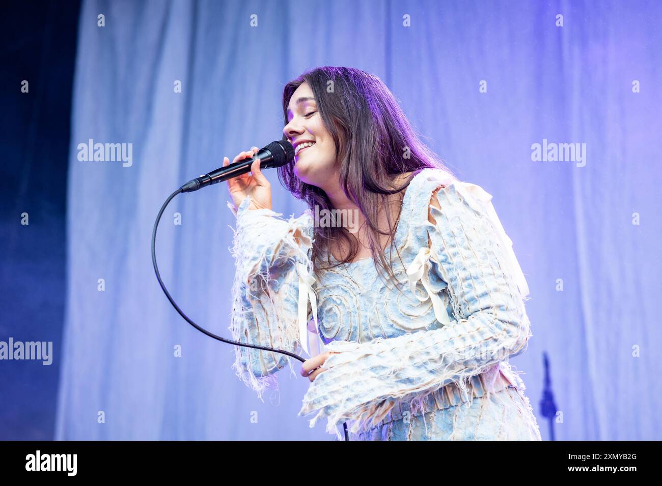 Fredrikstad, Norway. 26th, July 2024. The Norwegian singer and songwriter Emelie Hollow performs ...