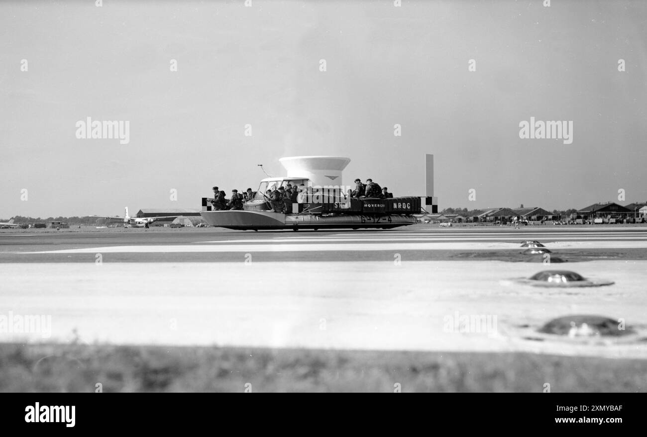 Saunders roe hovercraft hi-res stock photography and images - Alamy