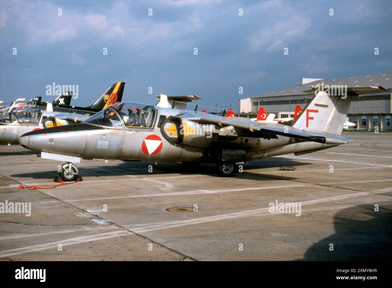 1987 red hi-res stock photography and images - Alamy