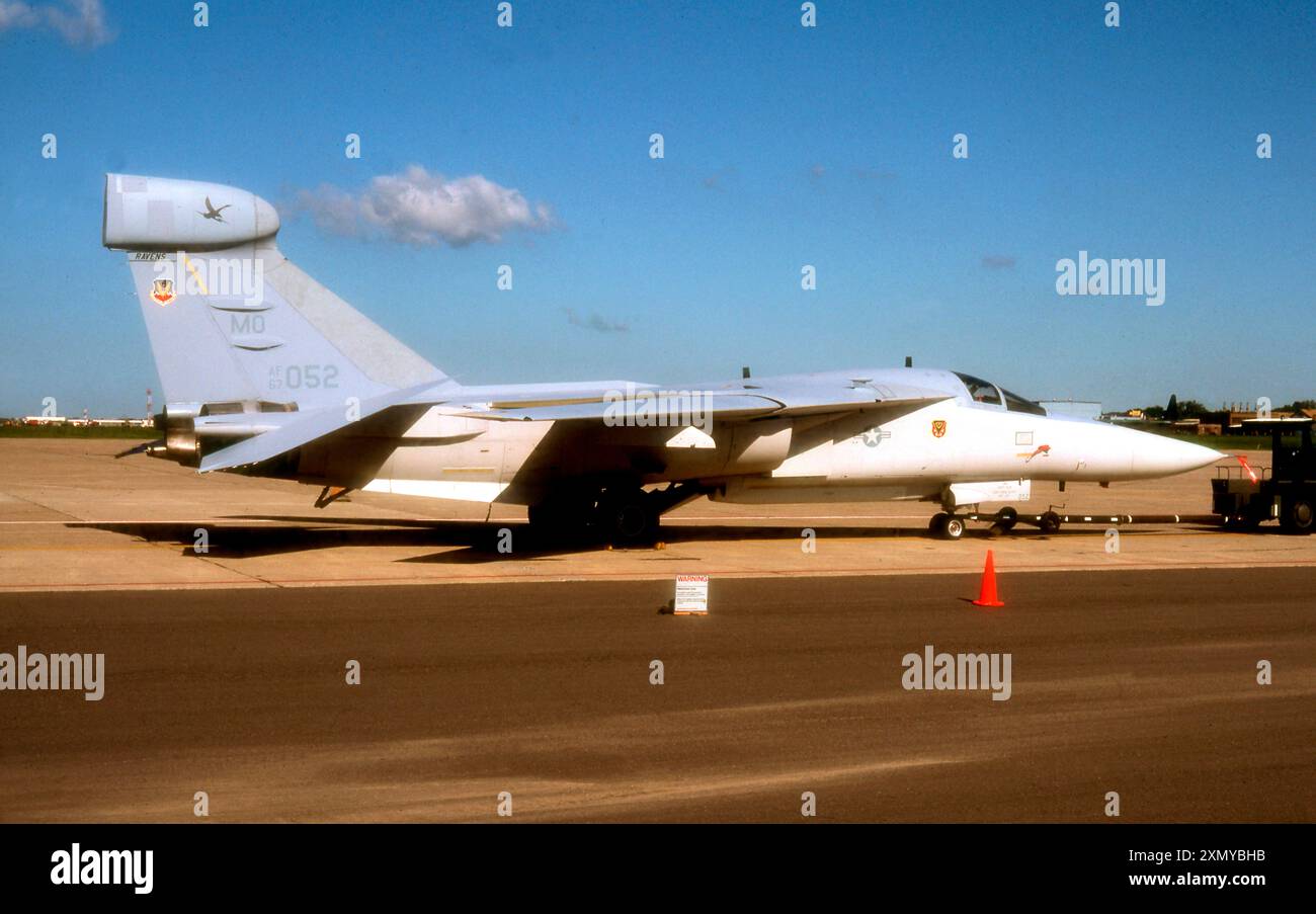 General Dynamics-Grumman EF-111A Raven 67-0052 Stock Photo - Alamy