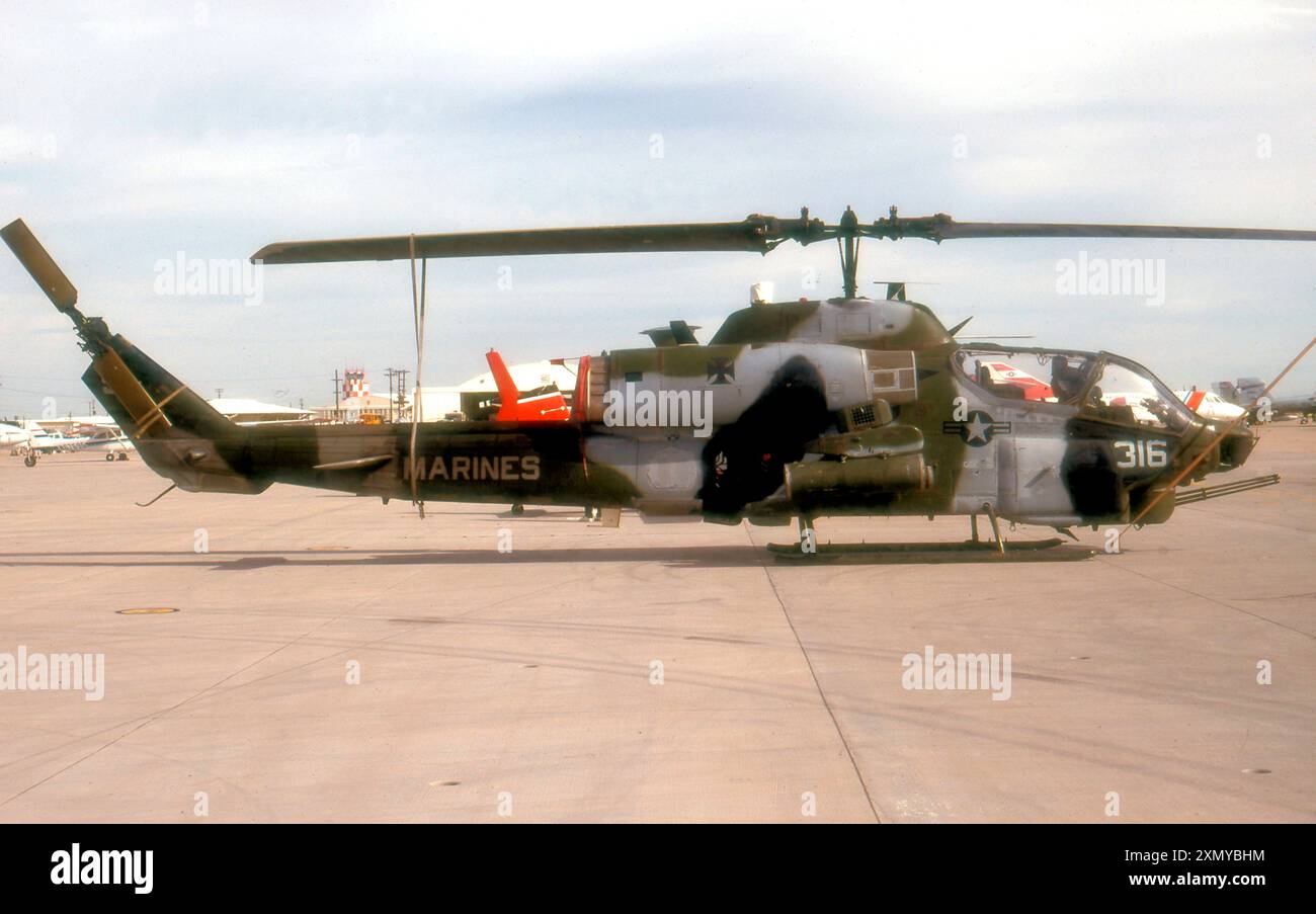 Bell AH-1W Super Cobra Stock Photo - Alamy