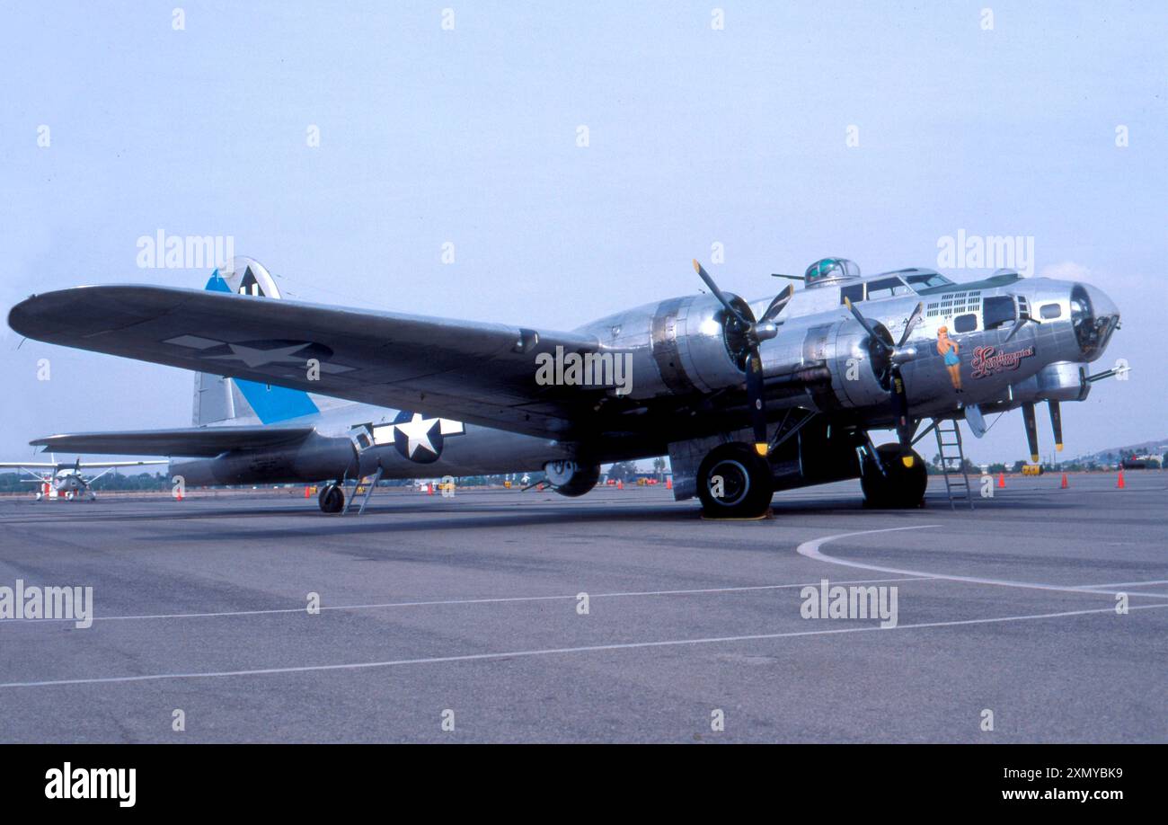 Flying fortress model hi-res stock photography and images - Alamy