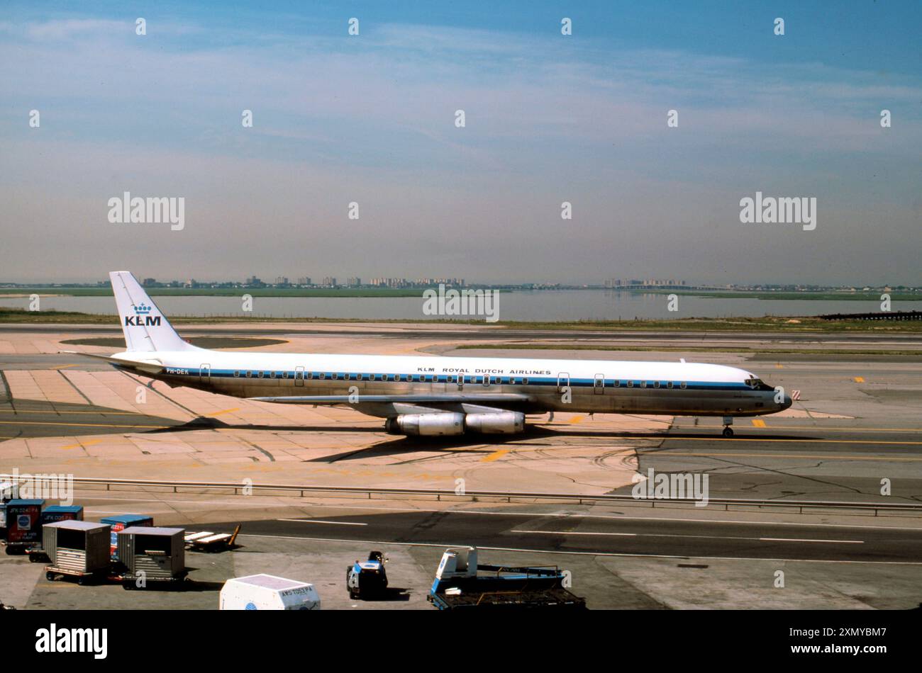 Douglas dc 8 aircraft hi-res stock photography and images - Alamy