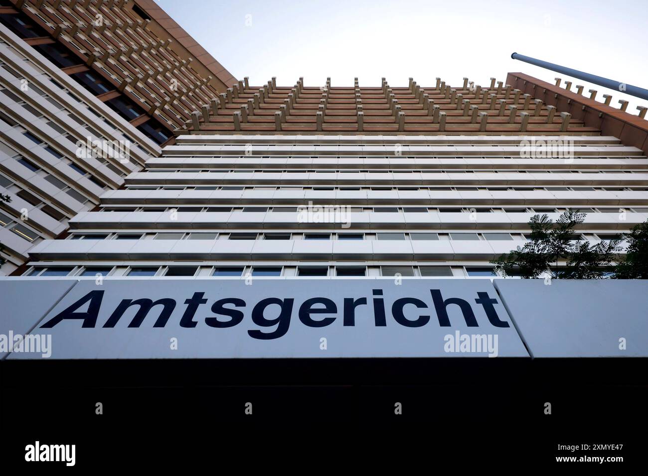 Außenaufnahme am Amtsgericht Köln. Ein Amtsgericht ist in Deutschland ...