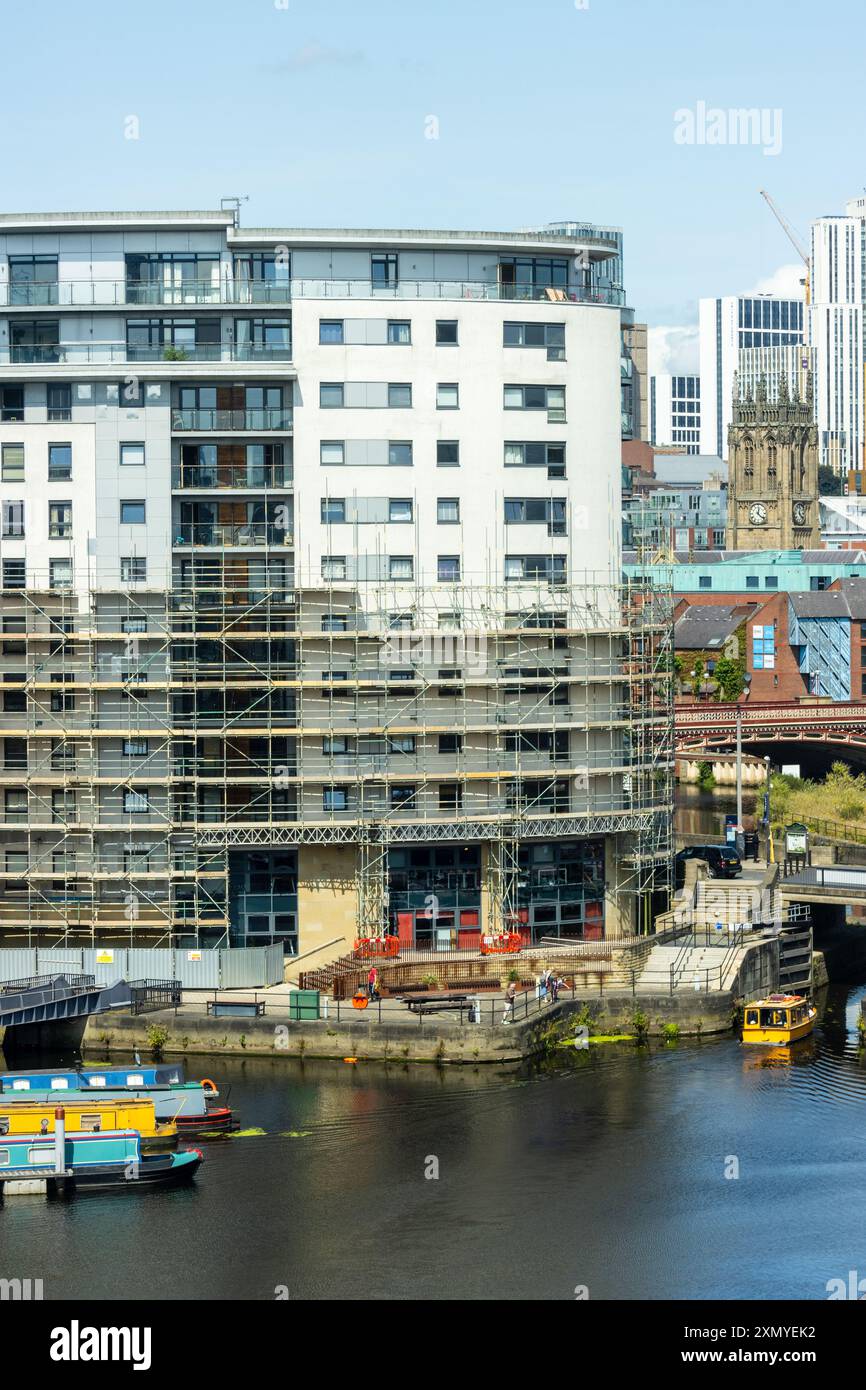 Cladding replacement workmen hi-res stock photography and images - Alamy