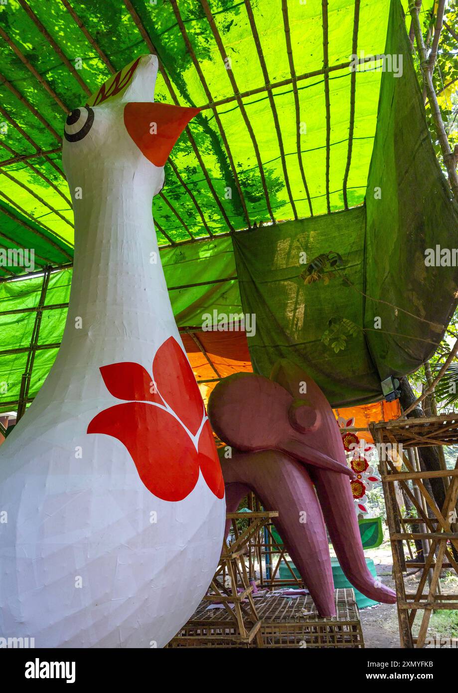 Carnival float workshop hi-res stock photography and images - Alamy