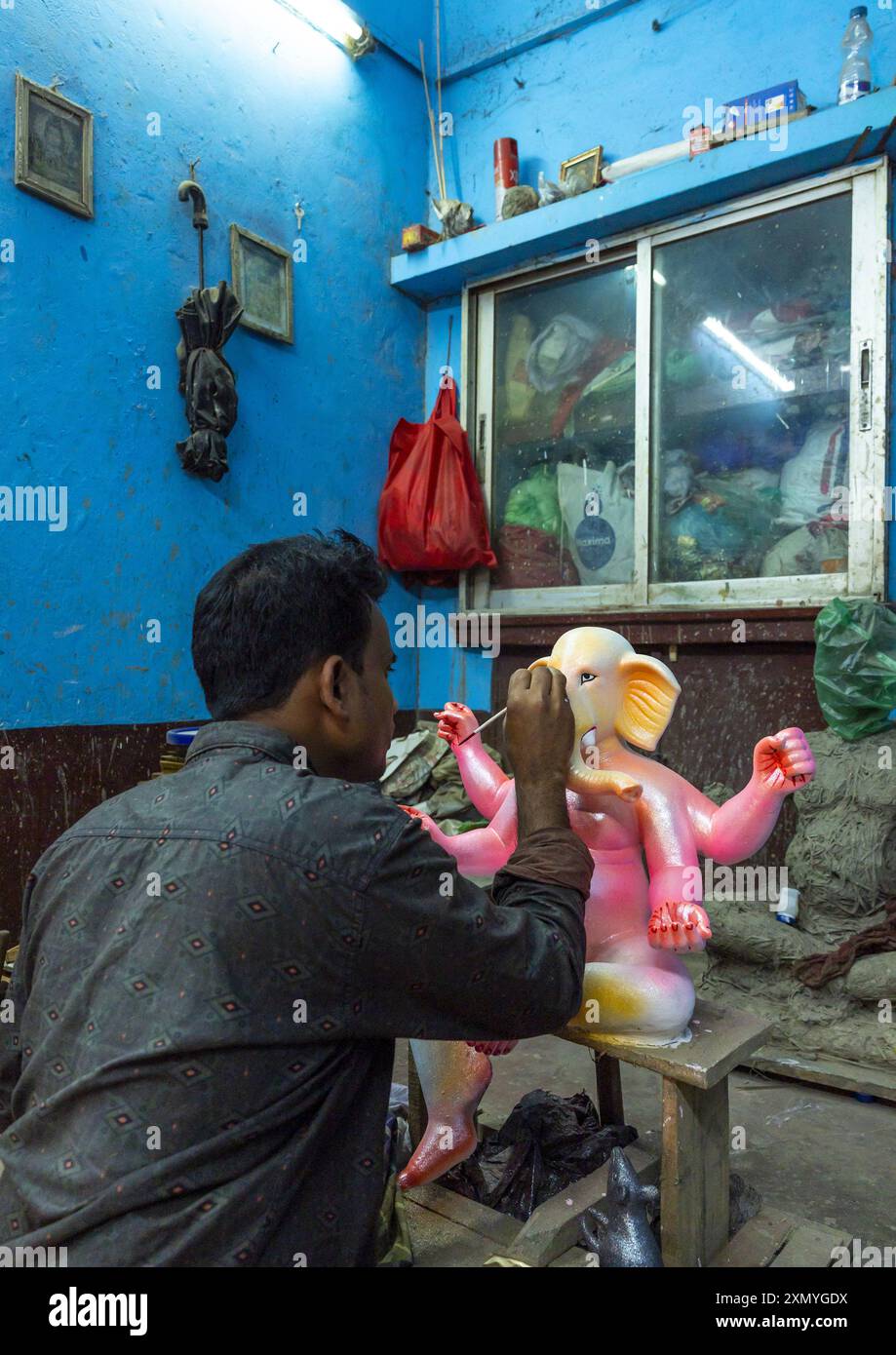 Bangladeshi artist painting a statue of Ganesha, Dhaka Division, Dhaka ...
