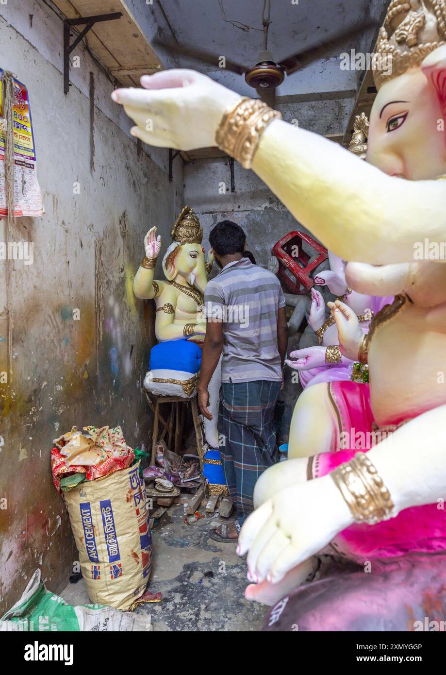 Bangladeshi artist painting a statue of Ganesha, Dhaka Division, Dhaka ...