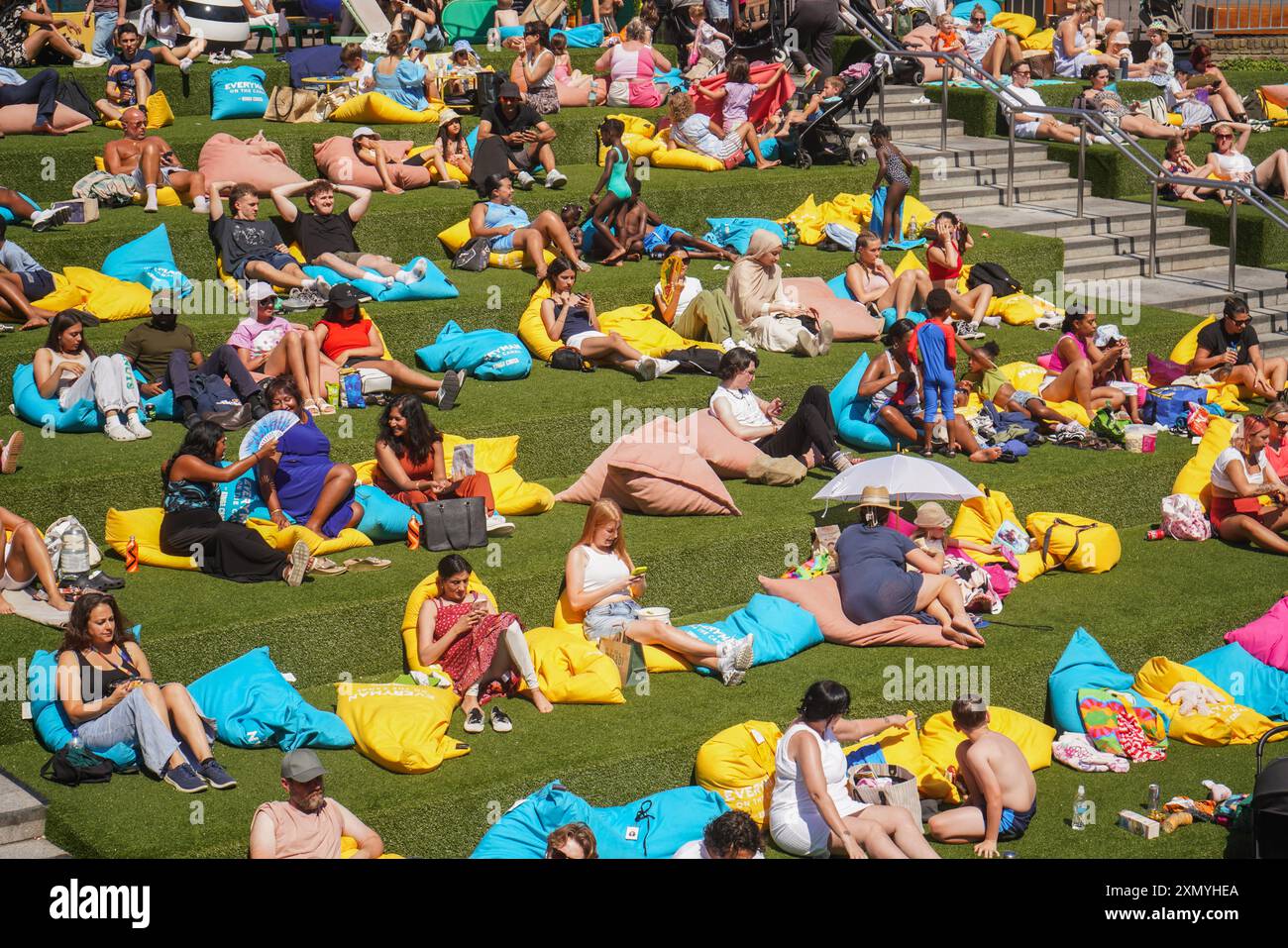 Heatwave 2024 sunbathing london hi-res stock photography and images - Alamy