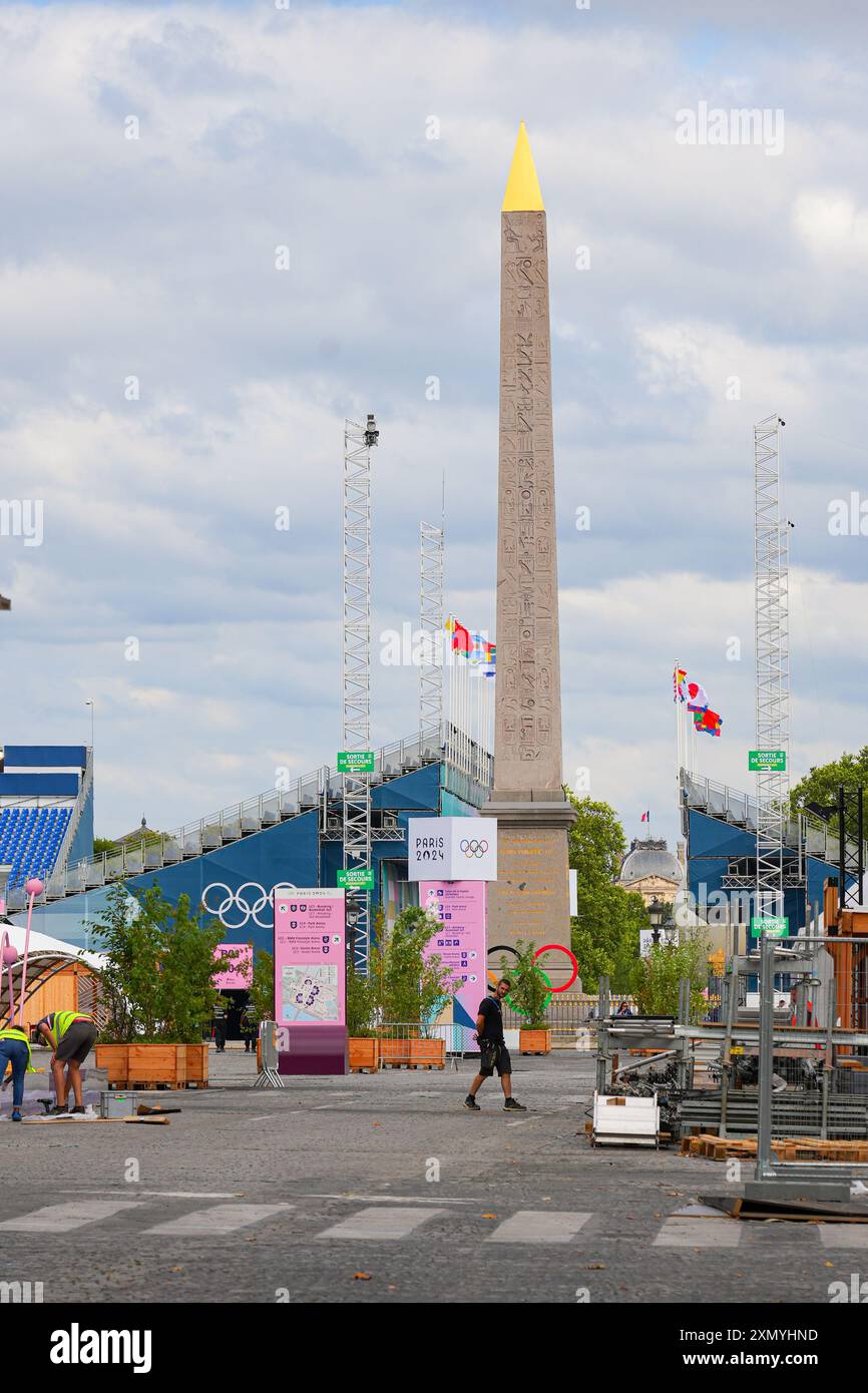 Olympics paris 2024 french flags hi-res stock photography and images ...
