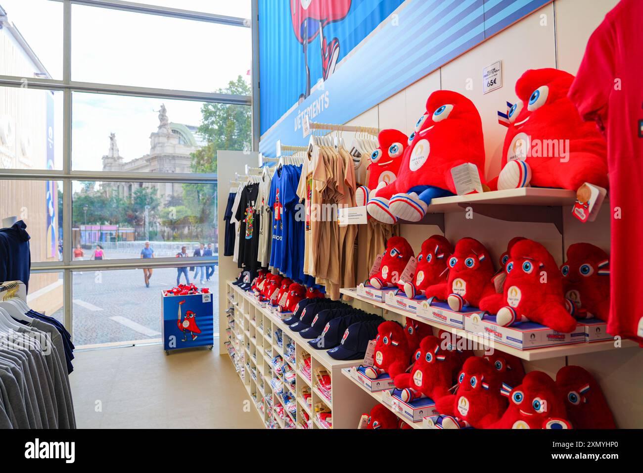 2024 olympic games official store hi-res stock photography and images ...