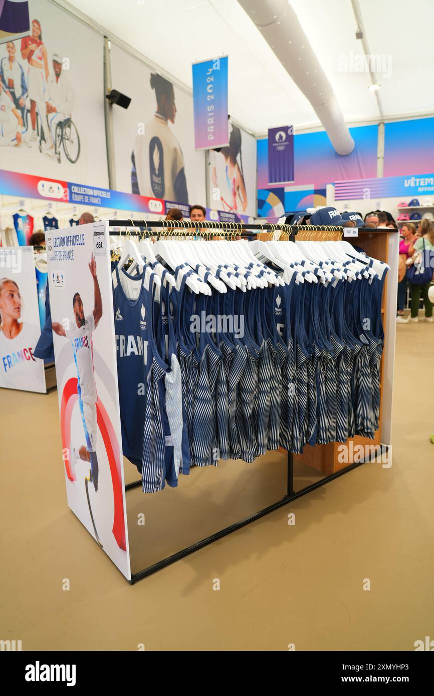 2024 olympic games official store hi-res stock photography and images ...