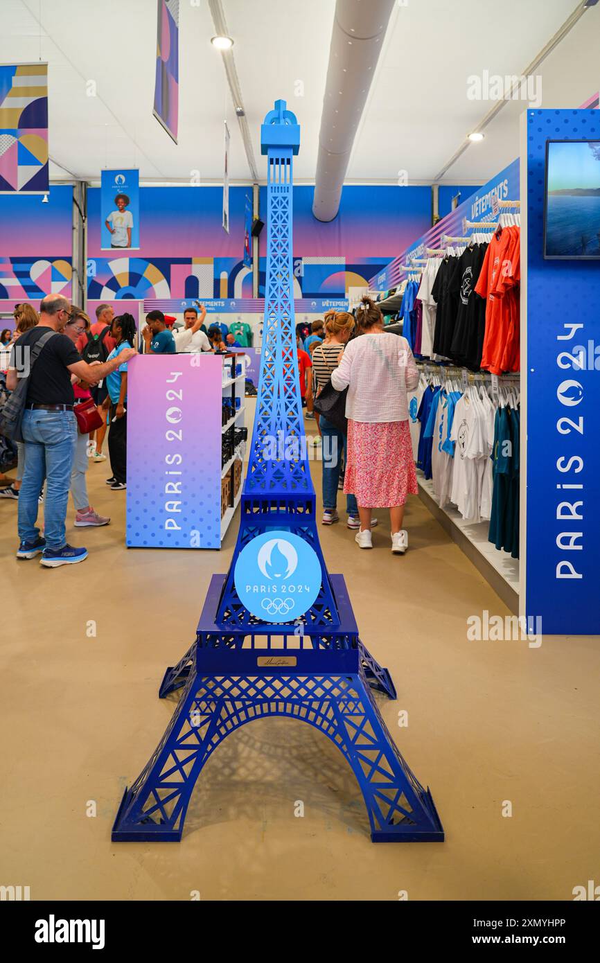 2024 olympic games official store hi-res stock photography and images ...