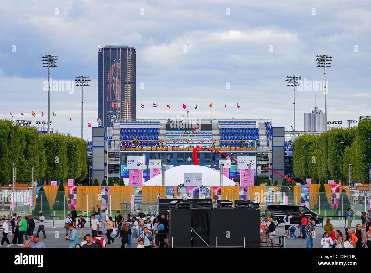 Paris olympic stadium construction hi-res stock photography and images ...