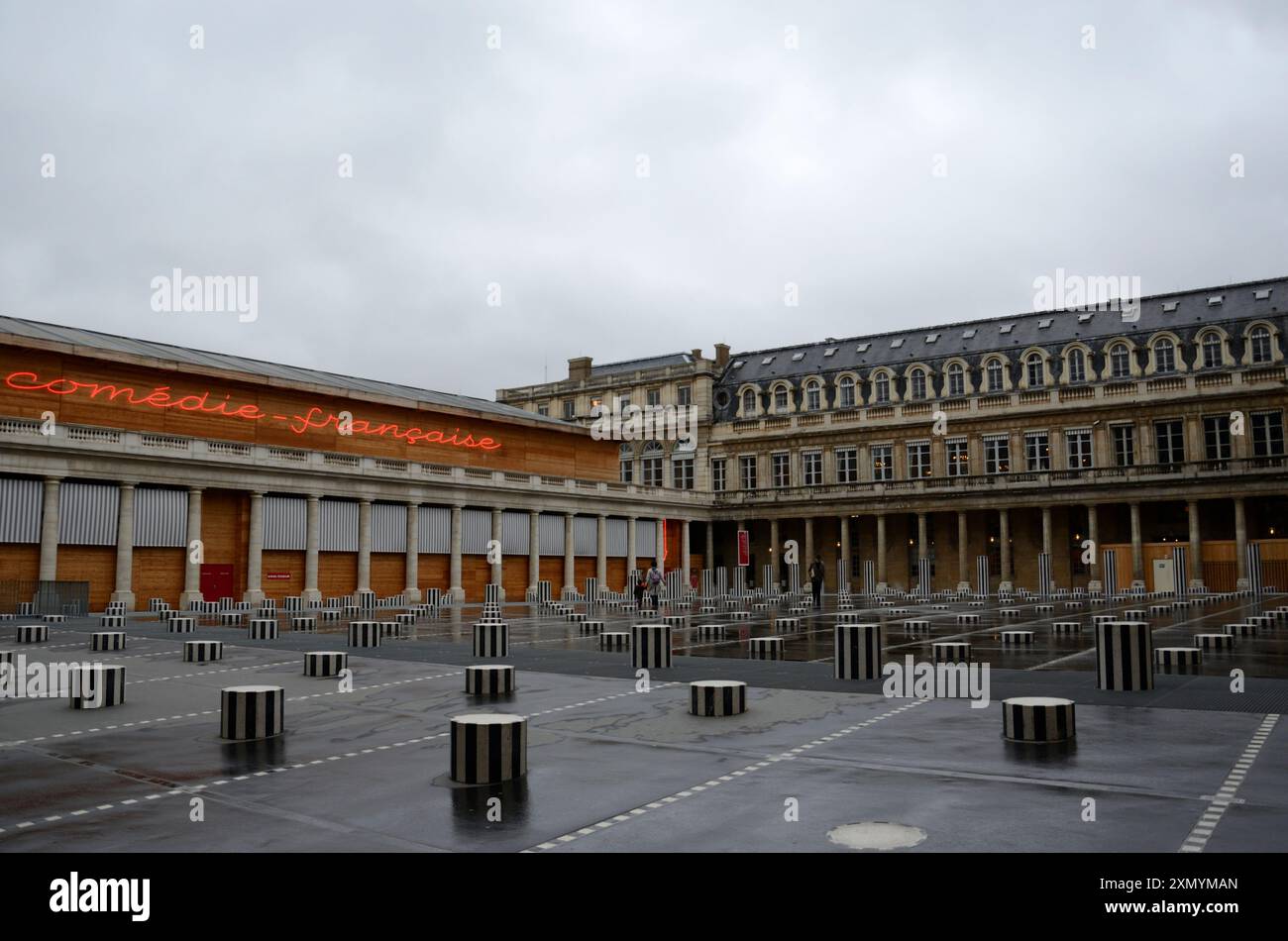 Colonnes buren paris hi-res stock photography and images - Alamy