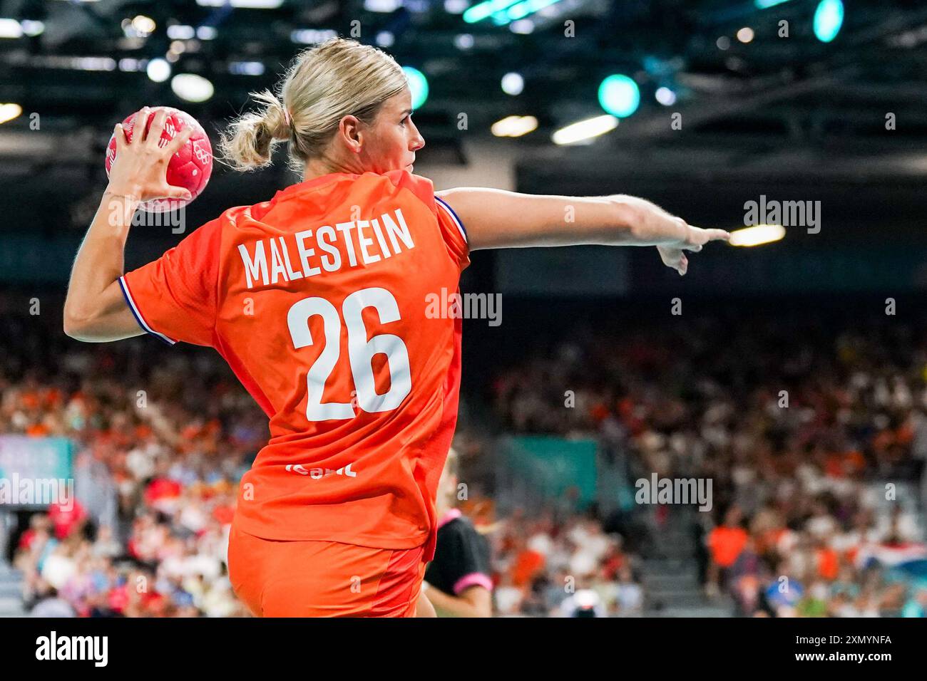 Pictures of handball throws hi-res stock photography and images - Alamy