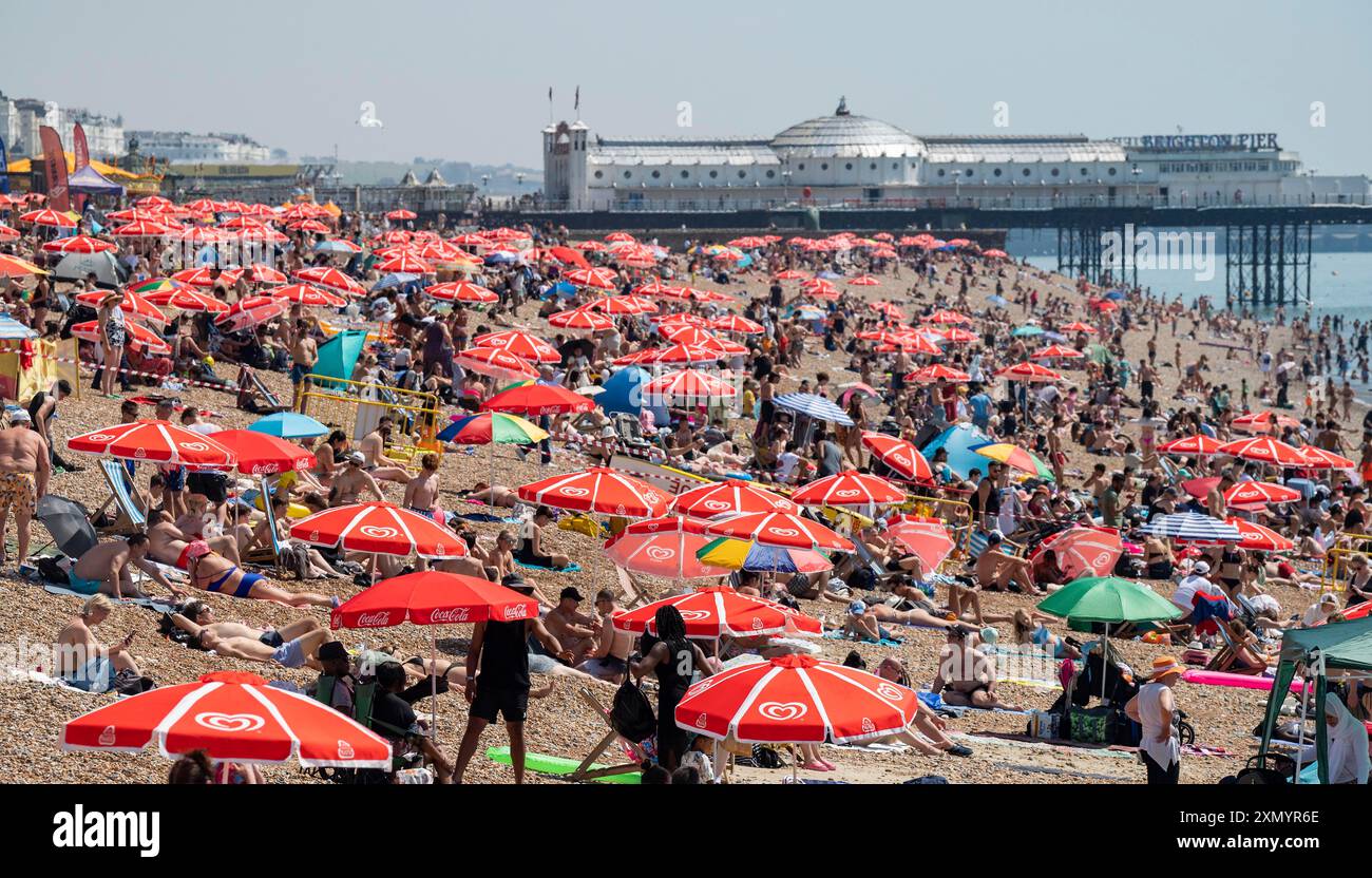 Brighton beach crowds 2024 hi-res stock photography and images - Alamy