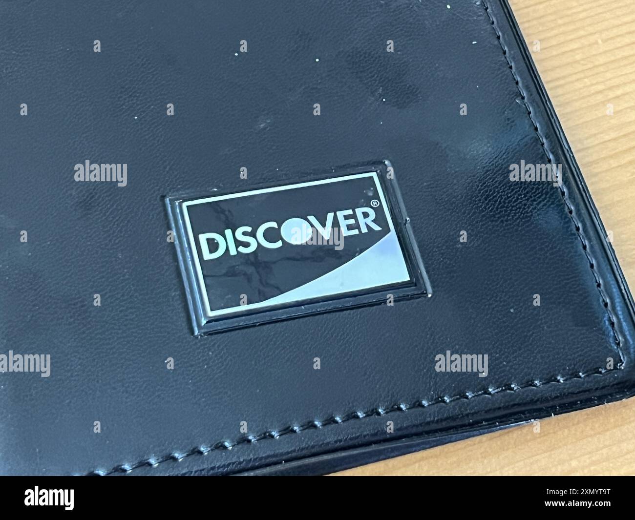 Discover card logo hi-res stock photography and images - Alamy