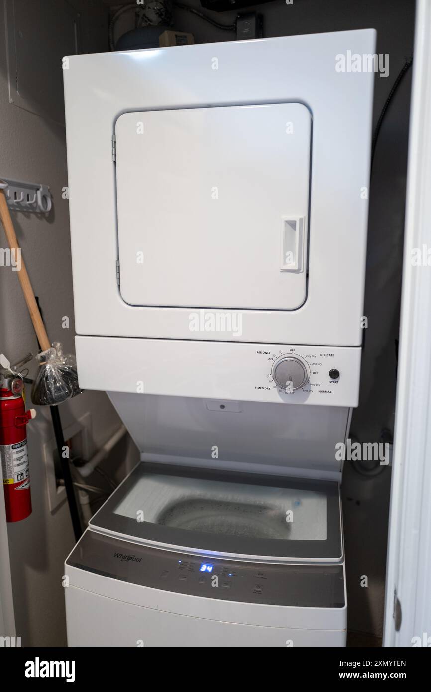Whirlpool washer dryer hi-res stock photography and images - Alamy