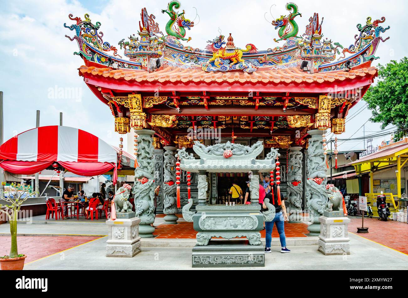 Buddhist temple on Chew Jetty in George Town, Penang, Malaysia Stock Photo - Alamy