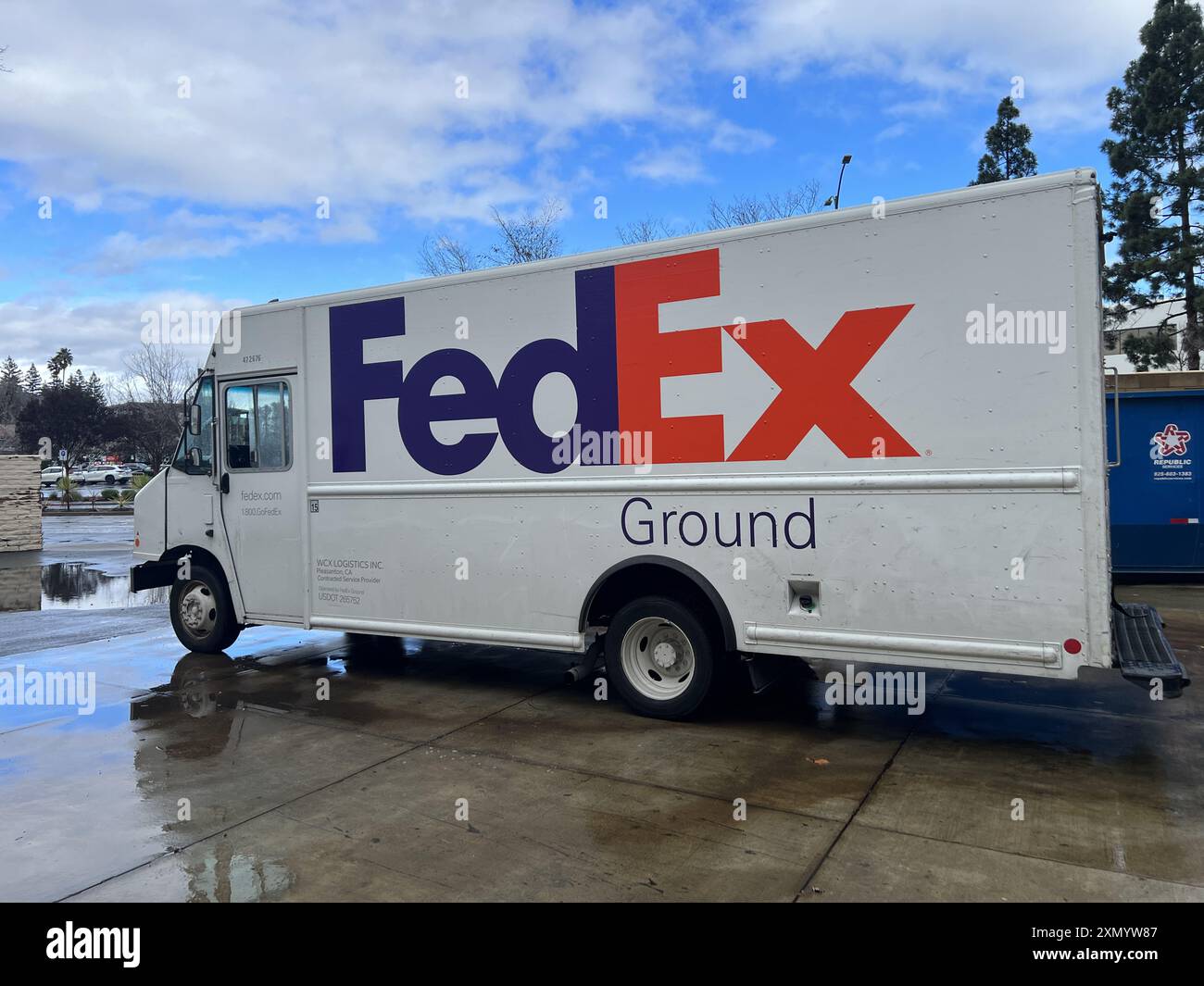 Fedex 2024 hi-res stock photography and images - Alamy