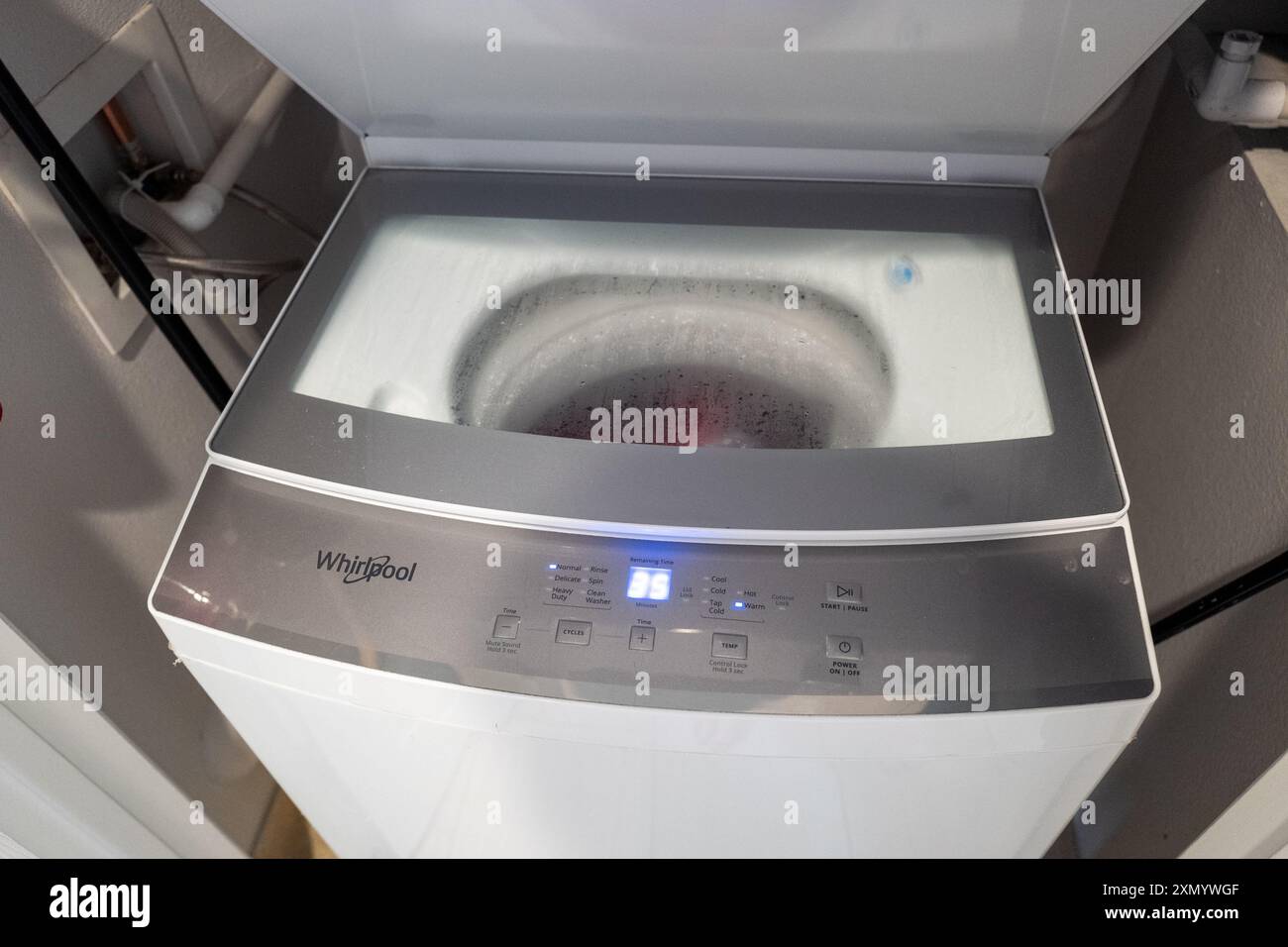 Whirlpool washer dryer hi-res stock photography and images - Alamy